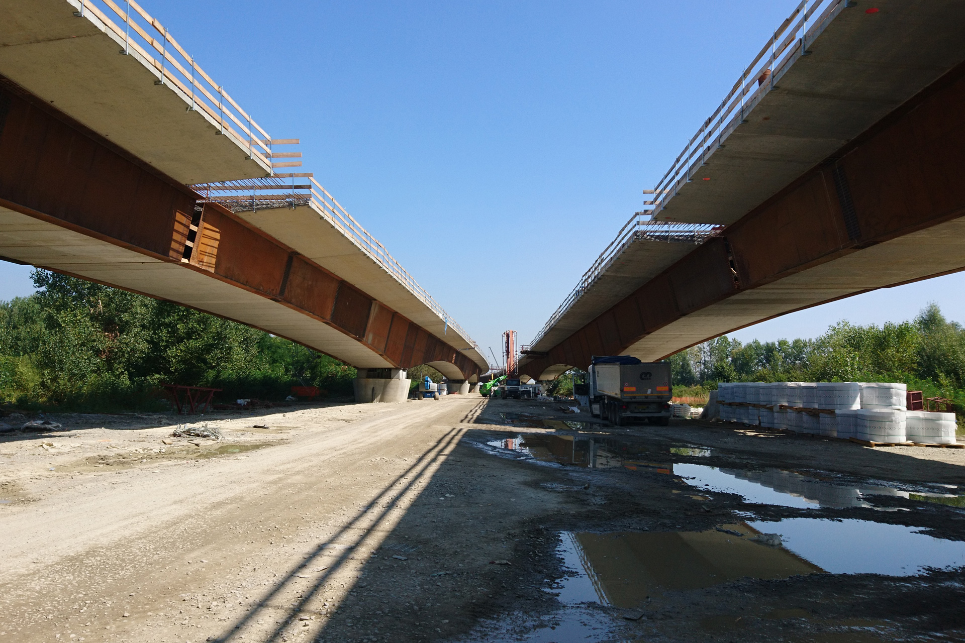 Viaduct over the Taro river - TiBre motorway (Tyrrhenian - Brenner ...